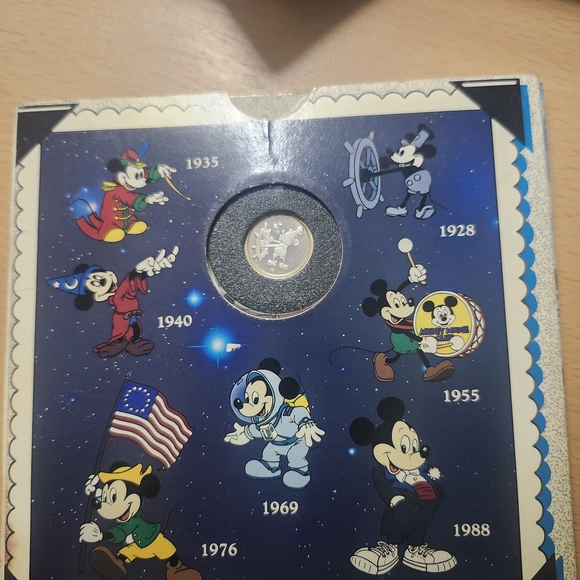 Disney | Toys | Disney Mickey Mouse Evolution Collector Coin 6 Years W ...